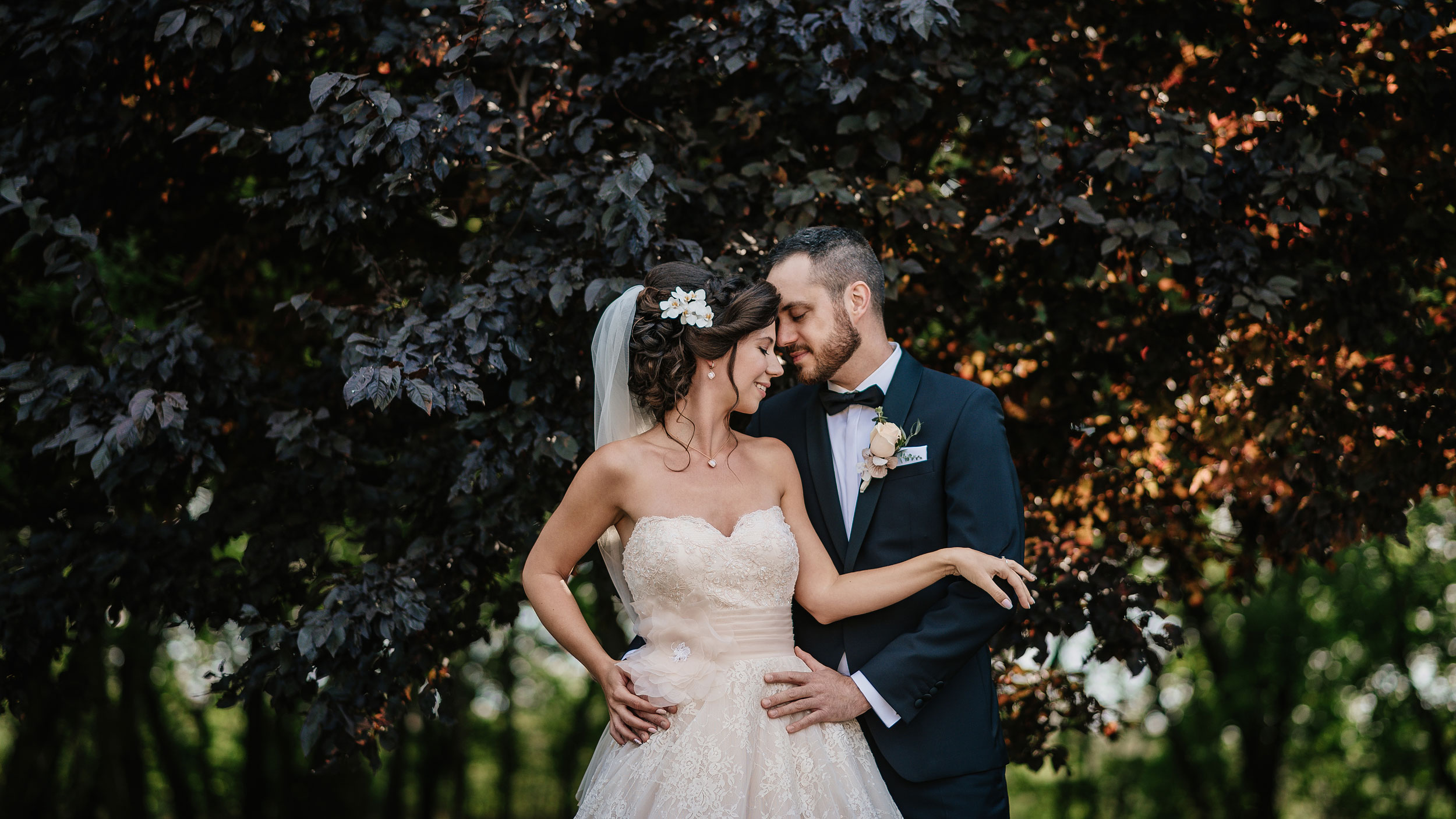 Wedding Photography | Falling Leaves weddings